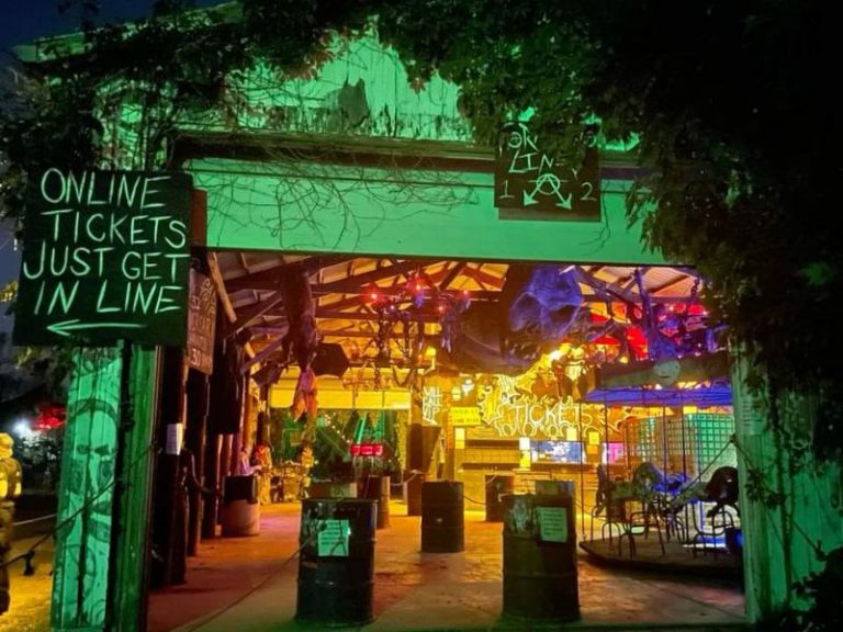 Dead Acres Haunted Hoochie | Ohio Haunted Houses | The Scare Factor