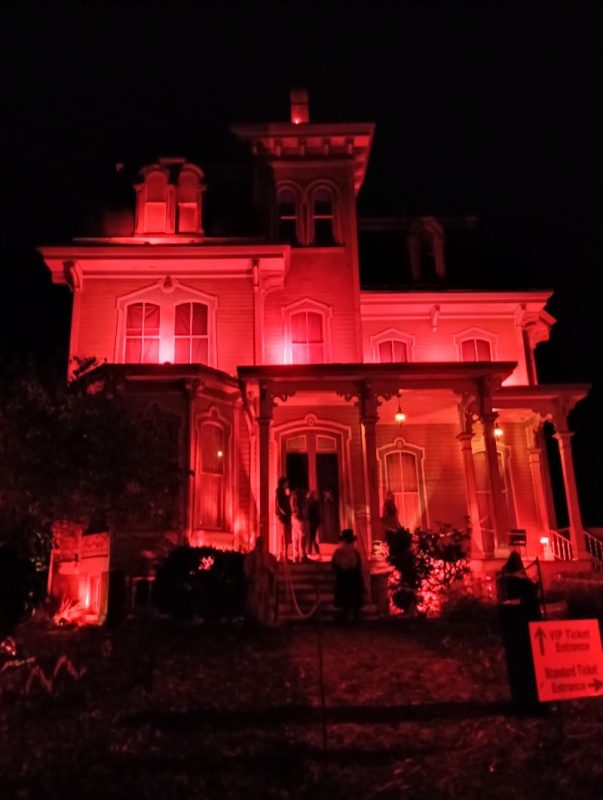 Ravenwood Manor Review 2023 | The Scare Factor Haunted Attraction Reviews